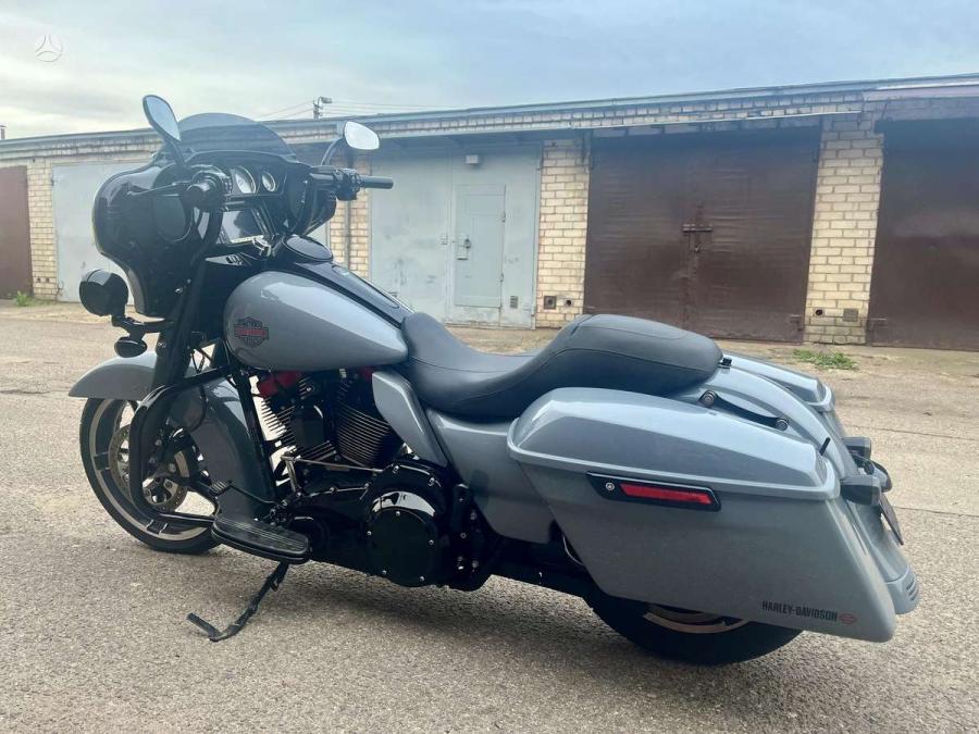 Grey Harley-Davidson Street Glide FLHX 2016 in Kaunas, with an engine capacity of 1.70 L and mileage of 13 thousand km for 14500 €, photo 7 on AUTOMOTO.COM.LV