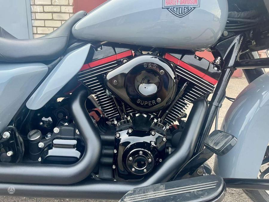 Grey Harley-Davidson Street Glide FLHX 2016 in Kaunas, with an engine capacity of 1.70 L and mileage of 13 thousand km for 14500 €, photo 8 on AUTOMOTO.COM.LV