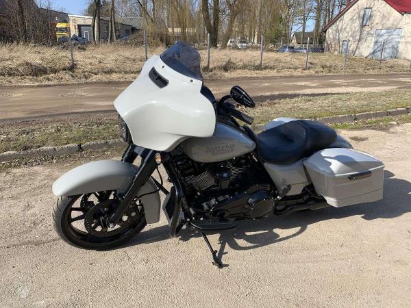 Pelēks Harley-Davidson Street Glide FLHX 2021 Šauļi, ar dzinēja tilpumu 0.00 L un nobraukumu 16 tūkst. km par 16300 €, foto 1 vietnē AUTOMOTO.COM.LV