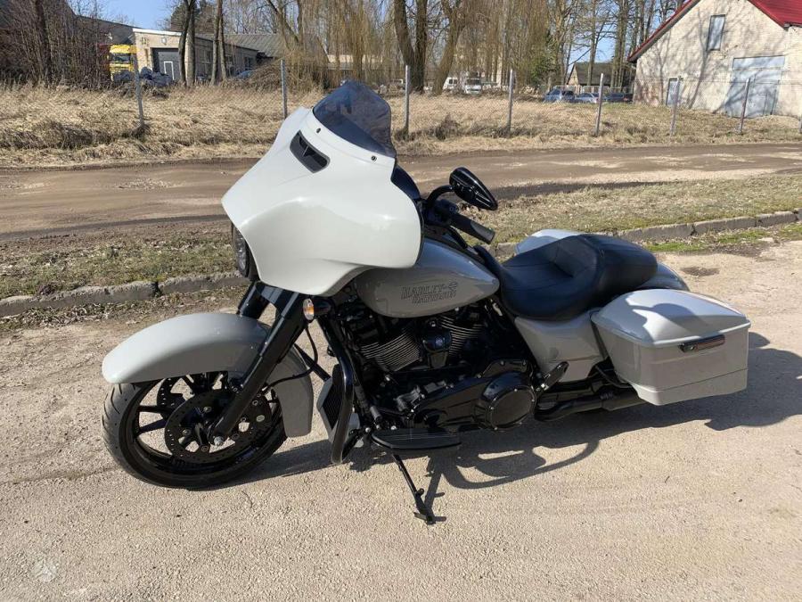 Grey Harley-Davidson Street Glide FLHX 2021 in Siauliai, with an engine capacity of 0.00 L and mileage of 16 thousand km for 16300 €, photo 1 on AUTOMOTO.COM.LV