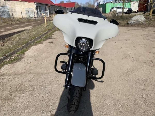 Pelēks Harley-Davidson Street Glide FLHX 2021 Šauļi, ar dzinēja tilpumu 0.00 L un nobraukumu 16 tūkst. km par 16300 €, foto 3 vietnē AUTOMOTO.COM.LV