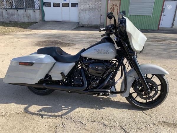 Pelēks Harley-Davidson Street Glide FLHX 2021 Šauļi, ar dzinēja tilpumu 0.00 L un nobraukumu 16 tūkst. km par 16300 €, foto 5 vietnē AUTOMOTO.COM.LV