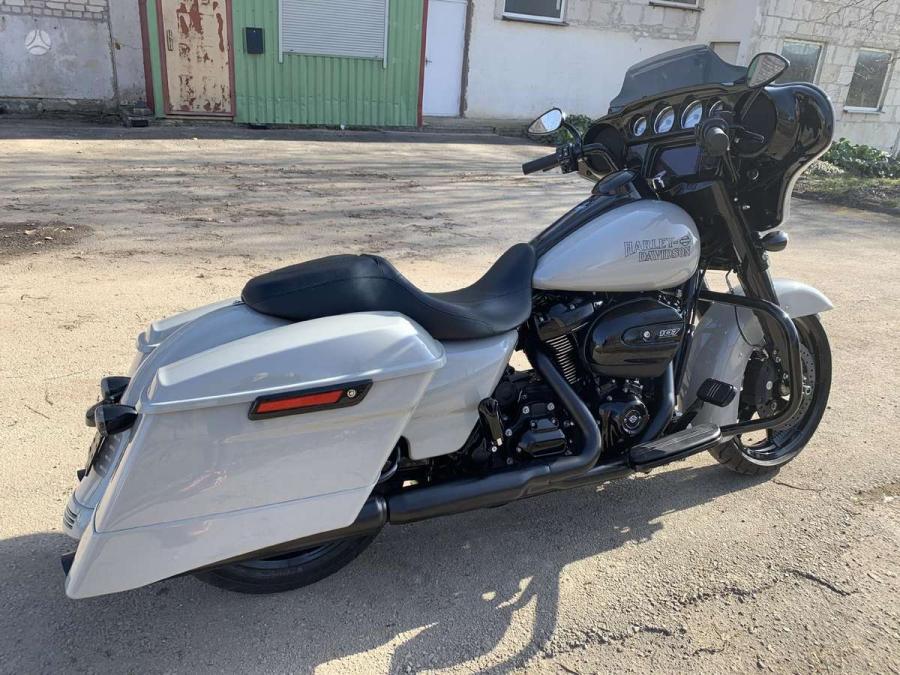 Grey Harley-Davidson Street Glide FLHX 2021 in Siauliai, with an engine capacity of 0.00 L and mileage of 16 thousand km for 16300 €, photo 6 on AUTOMOTO.COM.LV