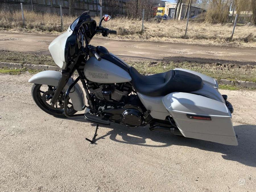 Grey Harley-Davidson Street Glide FLHX 2021 in Siauliai, with an engine capacity of 0.00 L and mileage of 16 thousand km for 16300 €, photo 10 on AUTOMOTO.COM.LV