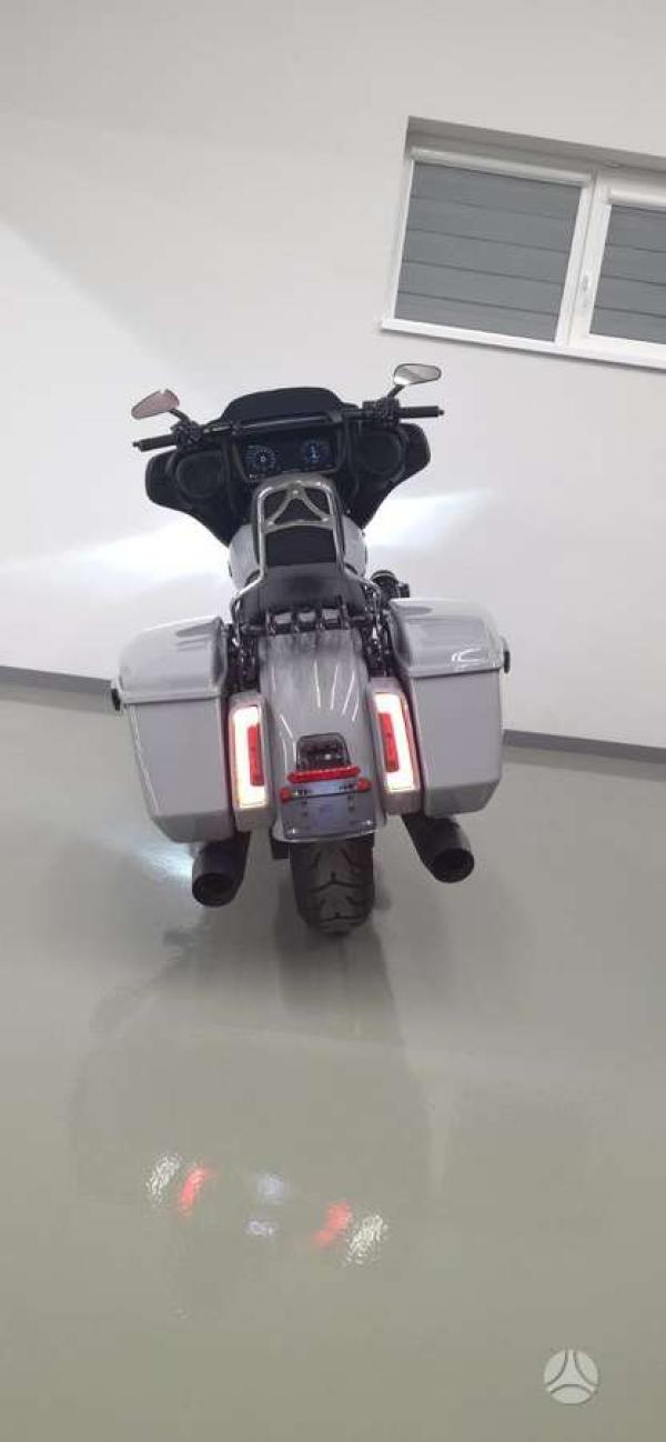Pelēks Harley-Davidson Street Glide FLHX 2024 Kauņa, ar dzinēja tilpumu 1.92 L un nobraukumu 9 tūkst. km par 28000 €, foto 11 vietnē AUTOMOTO.COM.LV