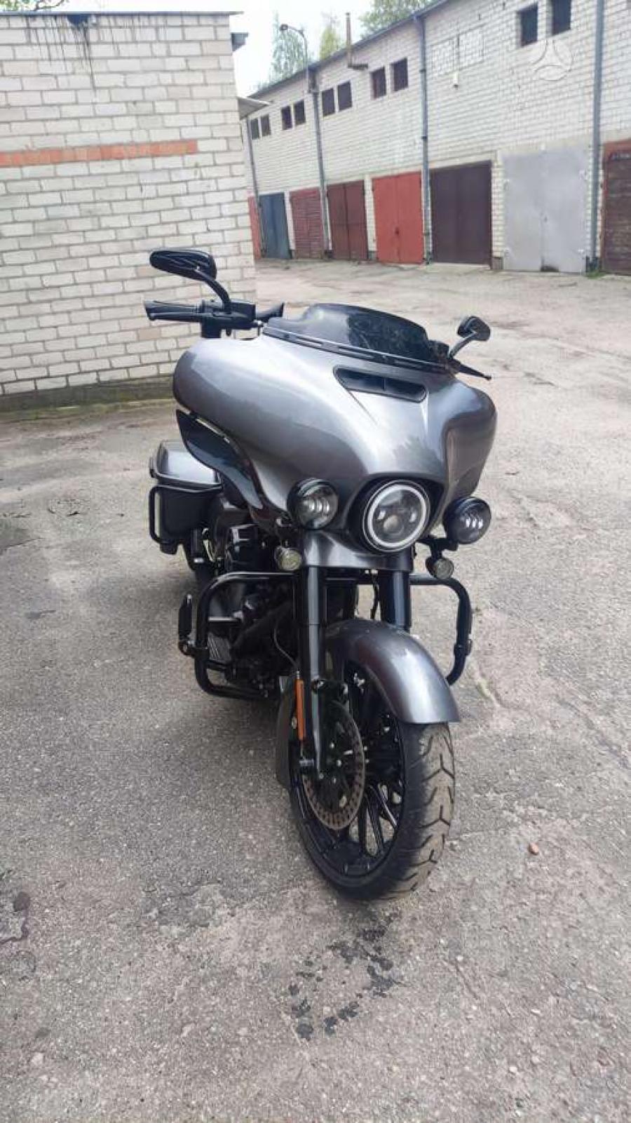 Harley-Davidson Street Glide FLHX 2014 Kauņa, ar dzinēja tilpumu 1.70 L un nobraukumu 32 tūkst. km par 12300 €, foto 2 vietnē AUTOMOTO.COM.LV