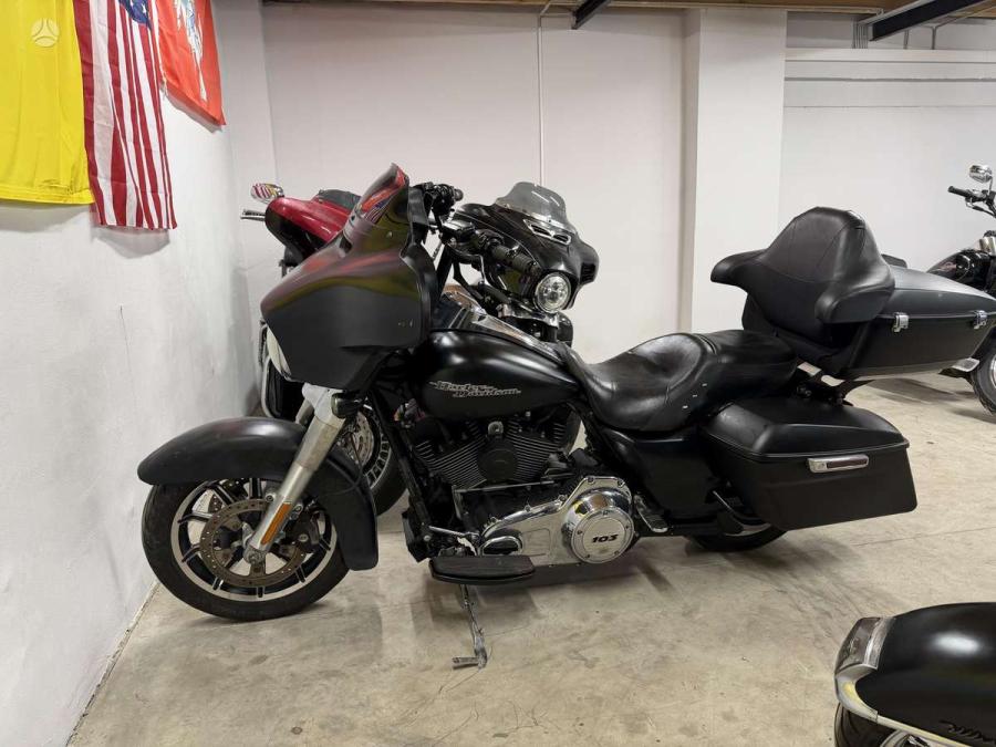 Harley-Davidson Street Glide FLHX 2014 in Siauliai, with an engine capacity of 1.70 L and mileage of 25 thousand km for 8700 €, photo 8 on AUTOMOTO.COM.LV