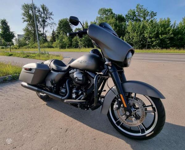 Harley-Davidson Street Glide FLHX 2014 in Siauliai, with an engine capacity of 1.70 L and mileage of 50 thousand km for 11150 €, photo 2 on AUTOMOTO.COM.LV