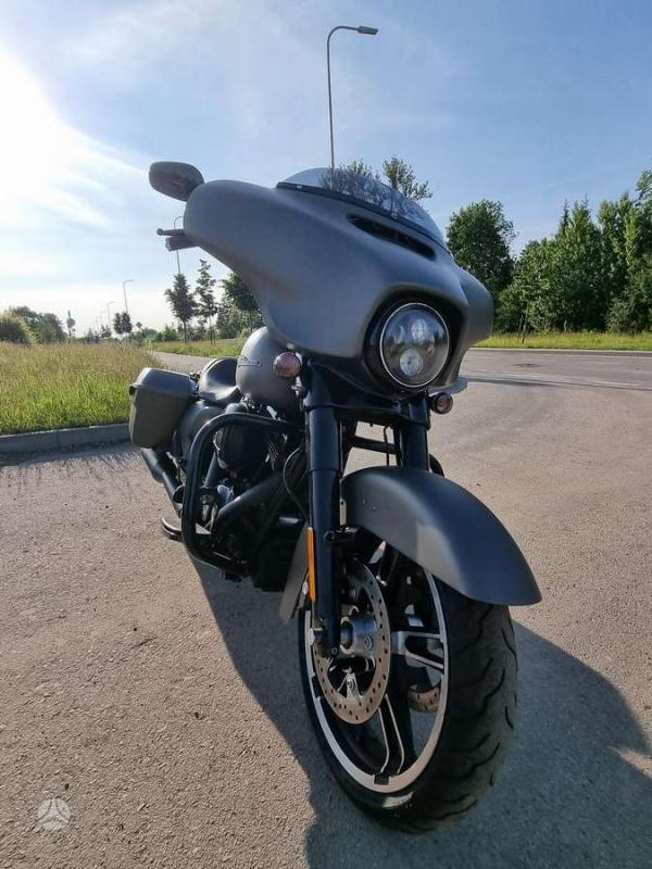 Harley-Davidson Street Glide FLHX 2014 in Siauliai, with an engine capacity of 1.70 L and mileage of 50 thousand km for 11150 €, photo 9 on AUTOMOTO.COM.LV