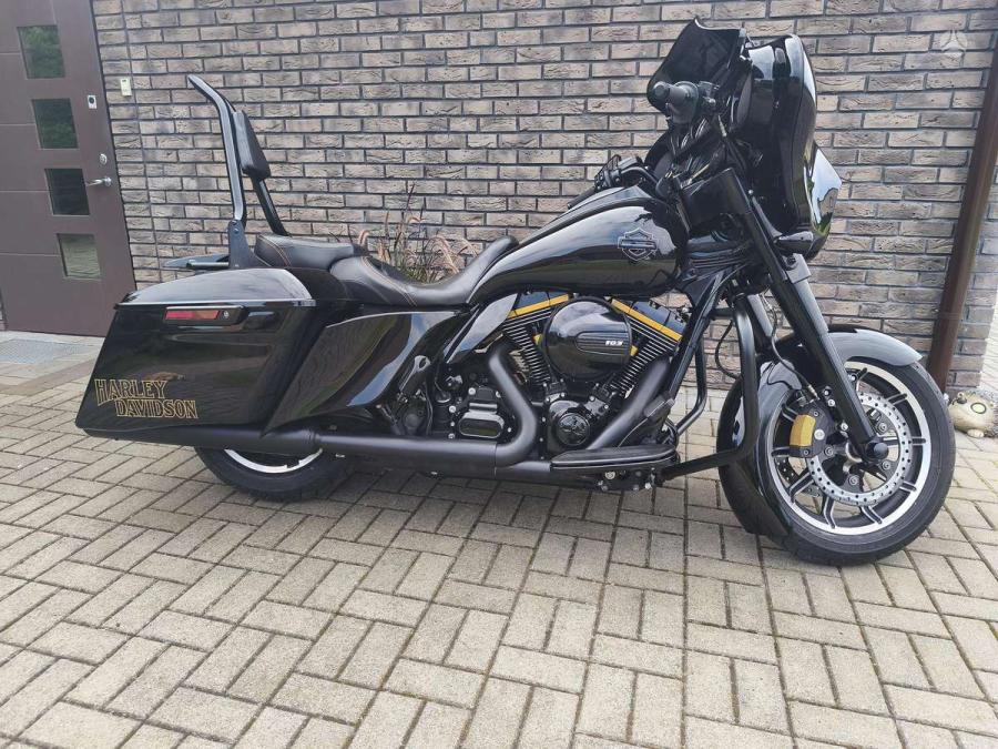 Harley-Davidson Street Glide FLHX 2014 Jonava, ar dzinēja tilpumu 1.75 L un nobraukumu 22 tūkst. km par 10400 €, foto 1 vietnē AUTOMOTO.COM.LV
