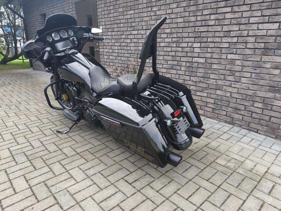 Harley-Davidson Street Glide FLHX 2014 Jonava, ar dzinēja tilpumu 1.75 L un nobraukumu 22 tūkst. km par 10400 €, foto 10 vietnē AUTOMOTO.COM.LV