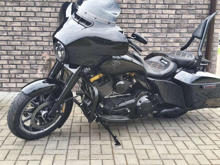 Harley-Davidson Street Glide FLHX 2014 Jonava, ar dzinēja tilpumu 1.75 L un nobraukumu 22 tūkst. km par 10400 €, foto 12 vietnē AUTOMOTO.COM.LV