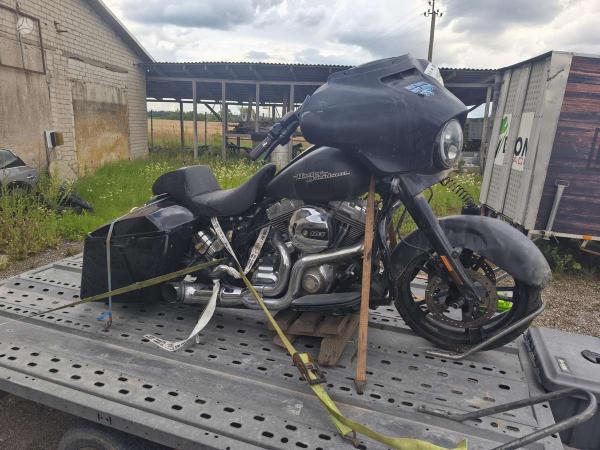 Harley-Davidson Street Glide FLHX 2014 in Panevezys, with an engine capacity of 1.70 L and mileage of 71 thousand km for 6300 €, photo 1 on AUTOMOTO.COM.LV