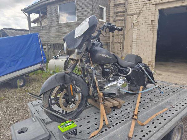 Harley-Davidson Street Glide FLHX 2014 in Panevezys, with an engine capacity of 1.70 L and mileage of 71 thousand km for 6300 €, photo 2 on AUTOMOTO.COM.LV