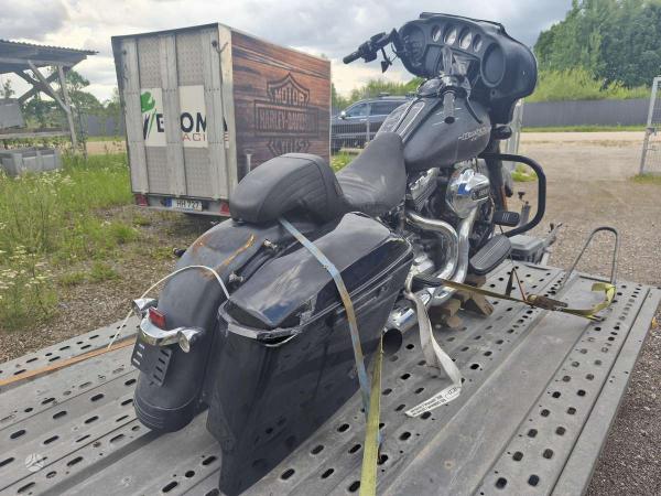 Harley-Davidson Street Glide FLHX 2014 in Panevezys, with an engine capacity of 1.70 L and mileage of 71 thousand km for 6300 €, photo 4 on AUTOMOTO.COM.LV