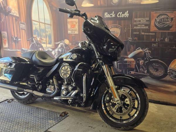 Harley-Davidson Street Glide FLHX 2014 in Jonava, with an engine capacity of 1.70 L and mileage of 38 thousand km for 9500 €, photo 1 on AUTOMOTO.COM.LV
