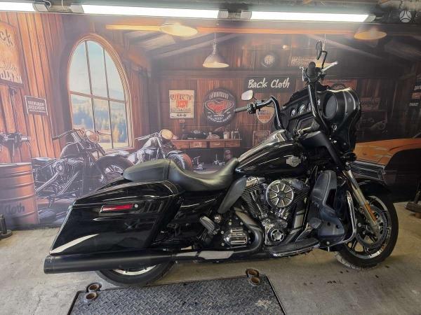 Harley-Davidson Street Glide FLHX 2014 in Jonava, with an engine capacity of 1.70 L and mileage of 38 thousand km for 9500 €, photo 2 on AUTOMOTO.COM.LV