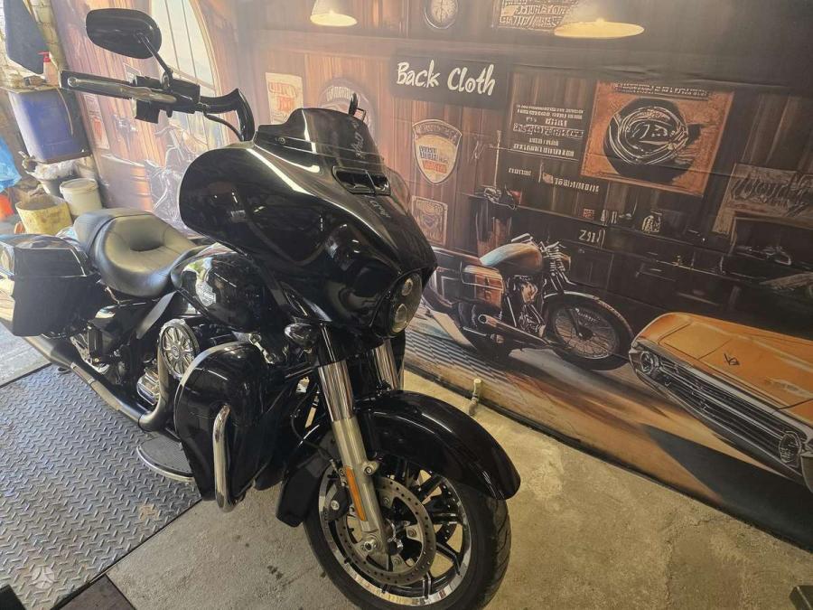 Harley-Davidson Street Glide FLHX 2014 in Jonava, with an engine capacity of 1.70 L and mileage of 38 thousand km for 9500 €, photo 7 on AUTOMOTO.COM.LV