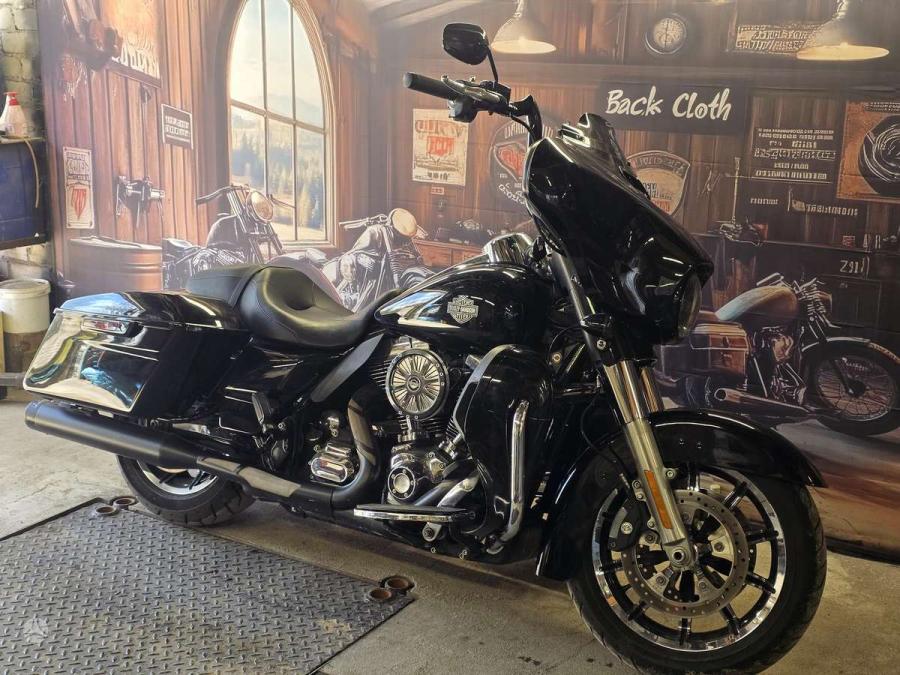 Harley-Davidson Street Glide FLHX 2014 in Jonava, with an engine capacity of 1.70 L and mileage of 38 thousand km for 9500 €, photo 9 on AUTOMOTO.COM.LV