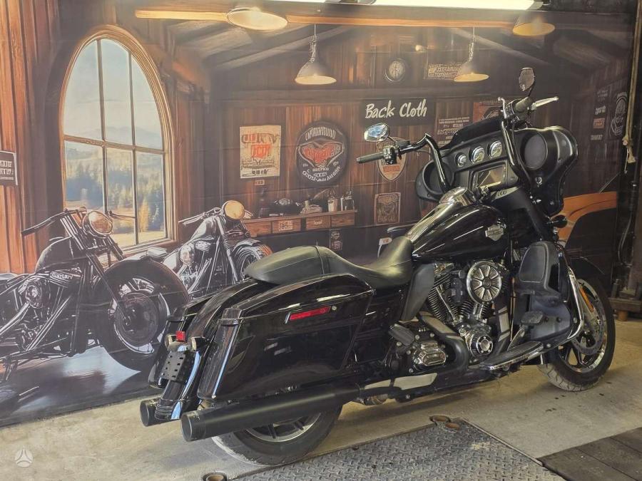 Harley-Davidson Street Glide FLHX 2014 in Jonava, with an engine capacity of 1.70 L and mileage of 38 thousand km for 9500 €, photo 12 on AUTOMOTO.COM.LV