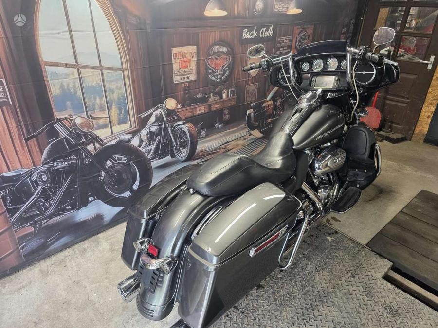 Harley-Davidson Street Glide FLHX 2014 in Jonava, with an engine capacity of 1.70 L and mileage of 38 thousand km for 9500 €, photo 19 on AUTOMOTO.COM.LV