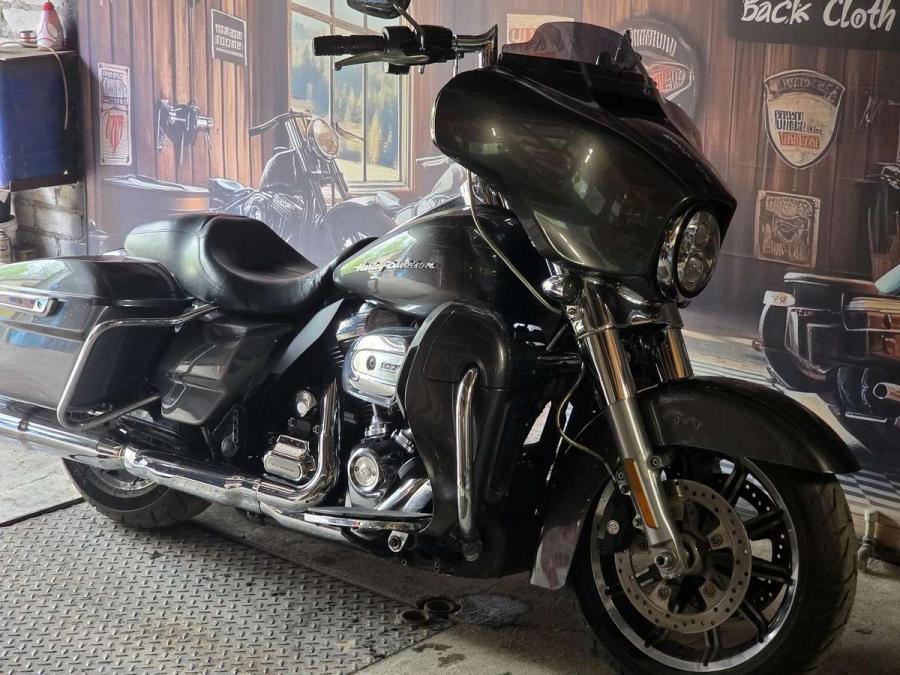Harley-Davidson Street Glide FLHX 2014 in Jonava, with an engine capacity of 1.70 L and mileage of 38 thousand km for 9500 €, photo 21 on AUTOMOTO.COM.LV