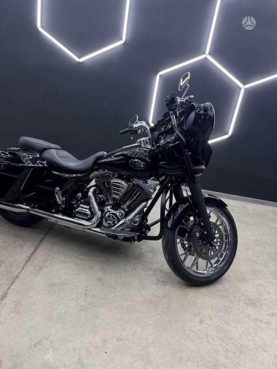 Харли-Девидсон Street Glide FLHX 2014 в Шяуляй, объемом двигателя 1.69 л и пробегом 27 тыс. км за 11800 €, фото 16 на AUTOMOTO.COM.LV