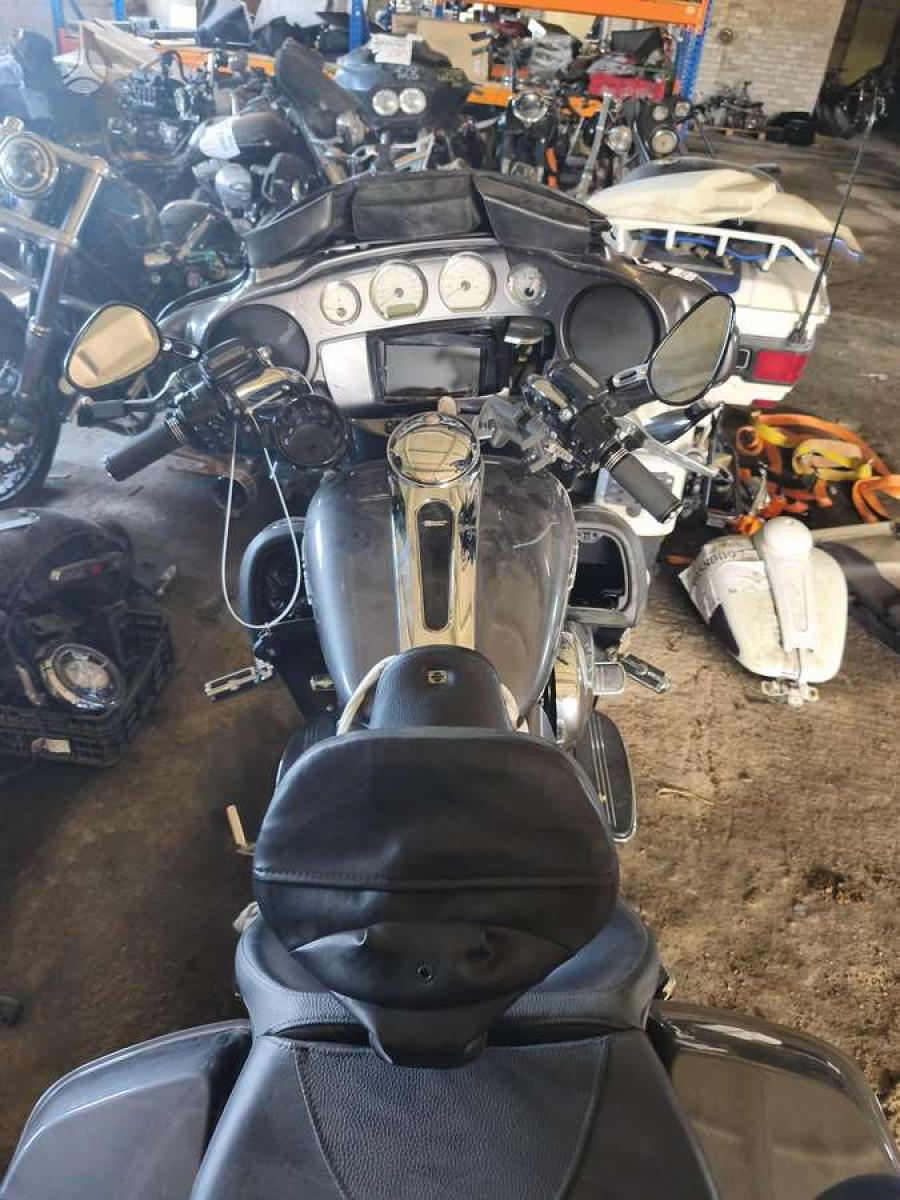 Harley-Davidson Street Glide FLHX 2014 in Panevezys, with an engine capacity of 1.70 L and mileage of 64 thousand km for 6300 €, photo 4 on AUTOMOTO.COM.LV