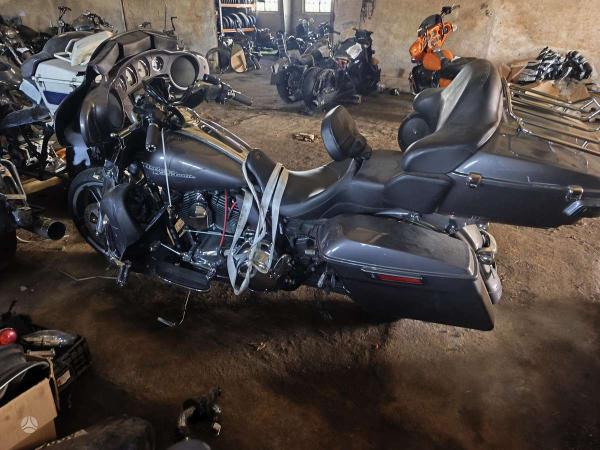 Harley-Davidson Street Glide FLHX 2014 in Panevezys, with an engine capacity of 1.70 L and mileage of 64 thousand km for 6300 €, photo 5 on AUTOMOTO.COM.LV