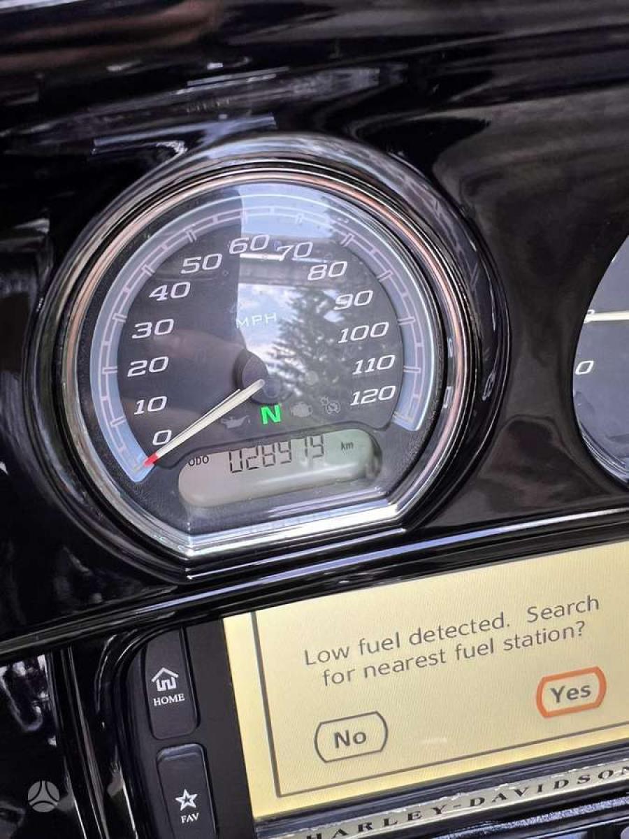 Harley-Davidson Street Glide FLHX 2015 in Radviliskis, with an engine capacity of 1.70 L and mileage of 29 thousand km for 9700 €, photo 6 on AUTOMOTO.COM.LV