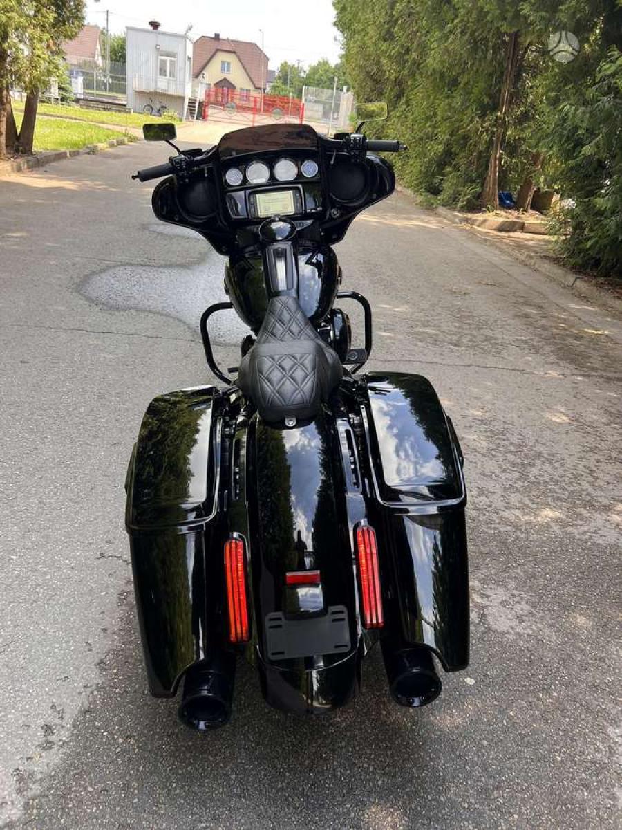 Harley-Davidson Street Glide FLHX 2015 in Radviliskis, with an engine capacity of 1.70 L and mileage of 29 thousand km for 9700 €, photo 8 on AUTOMOTO.COM.LV