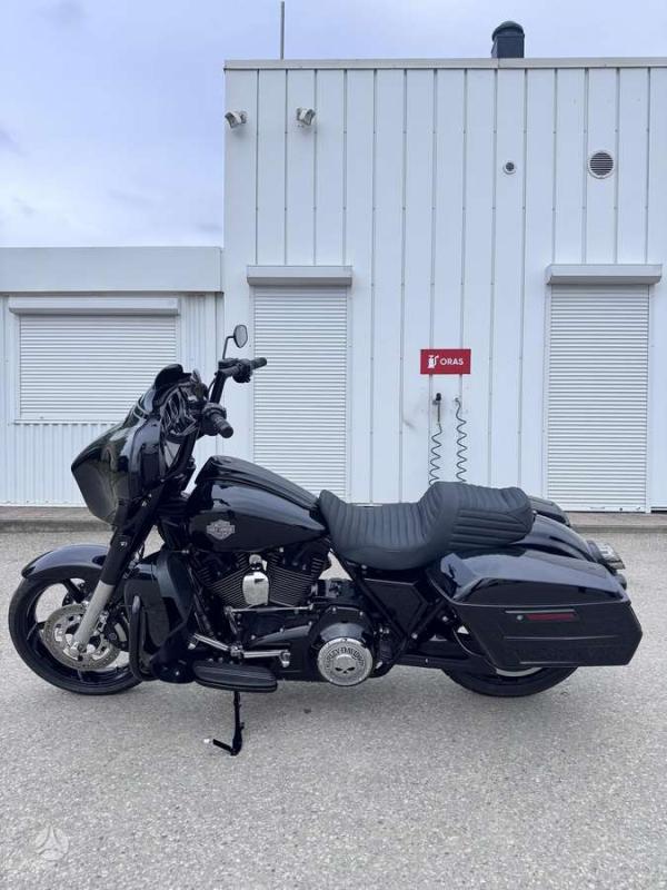 Harley-Davidson Street Glide FLHX 2016 in Kaunas, with an engine capacity of 1.92 L and mileage of 29 thousand km for 13500 €, photo 1 on AUTOMOTO.COM.LV