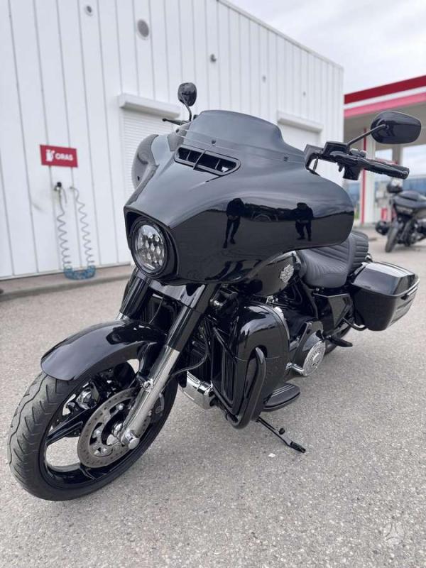 Harley-Davidson Street Glide FLHX 2016 in Kaunas, with an engine capacity of 1.92 L and mileage of 29 thousand km for 13500 €, photo 3 on AUTOMOTO.COM.LV
