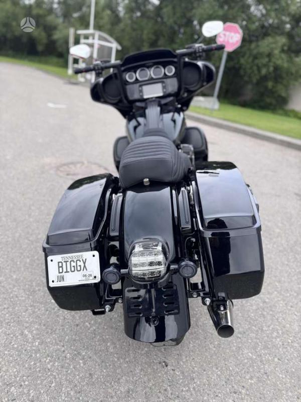 Harley-Davidson Street Glide FLHX 2016 in Kaunas, with an engine capacity of 1.92 L and mileage of 29 thousand km for 13500 €, photo 4 on AUTOMOTO.COM.LV