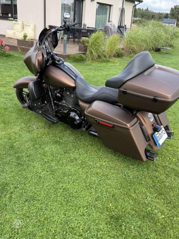 Harley-Davidson Street Glide FLHX 2016 in Trakai on AUTOMOTO.COM.LV Harley-Davidson Street Glide FLHX 2016 in Trakai, with an engine capacity of 1.69 L and mileage of 47 thousand km for 12200 €, photo 5 on AUTOMOTO.COM.LV