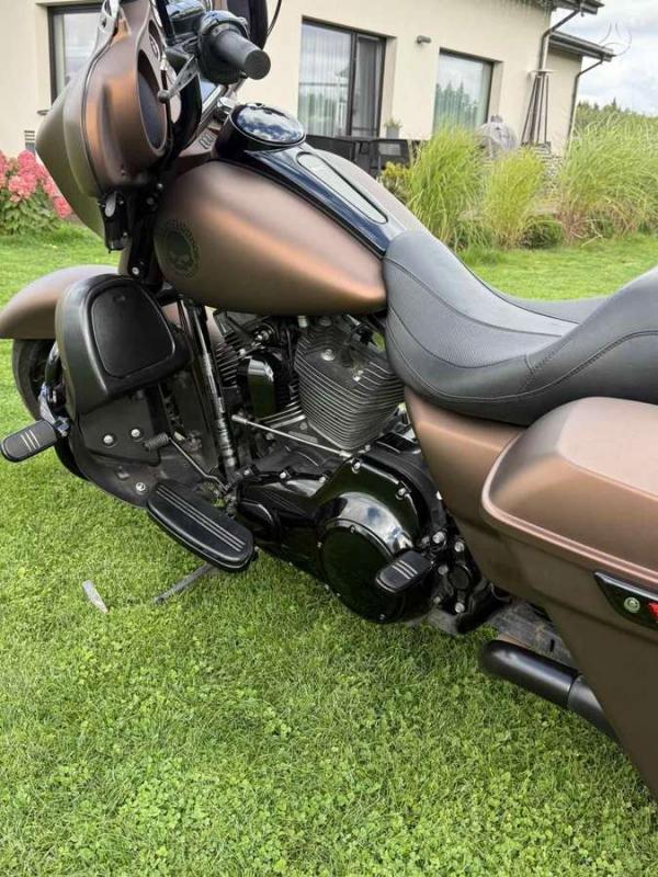 Harley-Davidson Street Glide FLHX 2016 in Trakai on AUTOMOTO.COM.LV Harley-Davidson Street Glide FLHX 2016 in Trakai, with an engine capacity of 1.69 L and mileage of 47 thousand km for 12200 €, photo 8 on AUTOMOTO.COM.LV