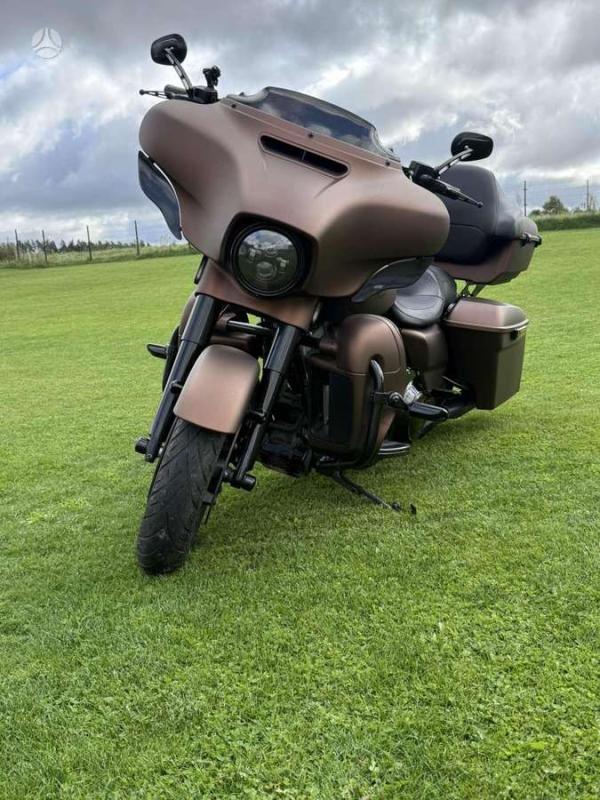 Harley-Davidson Street Glide FLHX 2016 in Trakai on AUTOMOTO.COM.LV Harley-Davidson Street Glide FLHX 2016 in Trakai, with an engine capacity of 1.69 L and mileage of 47 thousand km for 12200 €, photo 11 on AUTOMOTO.COM.LV