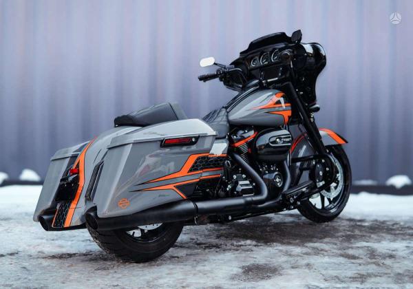 Harley-Davidson Street Glide FLHX 2017 in Kaunas, with an engine capacity of 1.75 L and mileage of 5 thousand km for 17222 €, photo 2 on AUTOMOTO.COM.LV