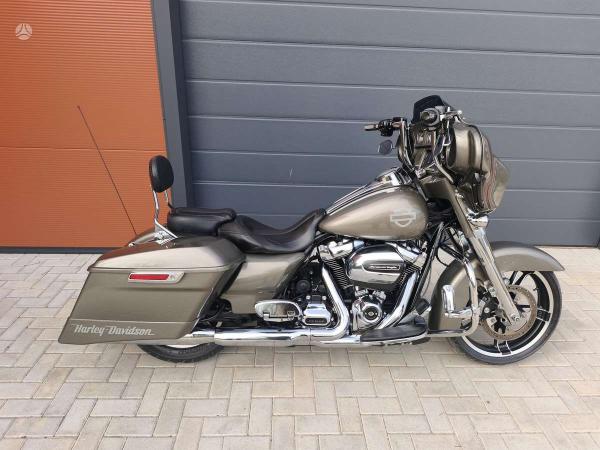 Harley-Davidson Street Glide FLHX 2017 in Siauliai, with an engine capacity of 1.69 L and mileage of 19 thousand km for 14000 €, photo 1 on AUTOMOTO.COM.LV