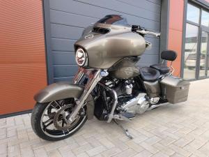 Harley-Davidson Street Glide FLHX 2017 in Siauliai, with an engine capacity of 1.69 L and mileage of 19 thousand km for 14000 €, photo 4 on AUTOMOTO.COM.LV