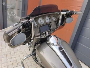 Harley-Davidson Street Glide FLHX 2017 in Siauliai, with an engine capacity of 1.69 L and mileage of 19 thousand km for 14000 €, photo 7 on AUTOMOTO.COM.LV