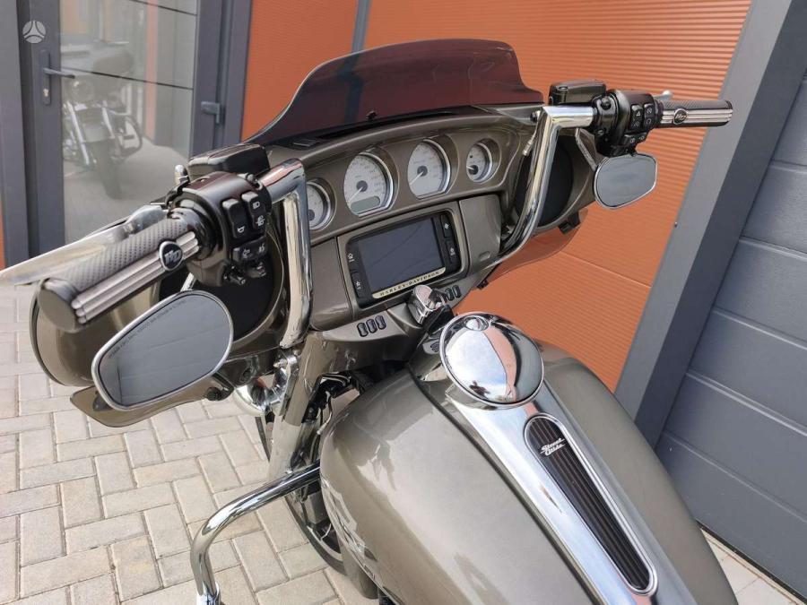 Harley-Davidson Street Glide FLHX 2017 in Siauliai, with an engine capacity of 1.69 L and mileage of 19 thousand km for 14000 €, photo 7 on AUTOMOTO.COM.LV