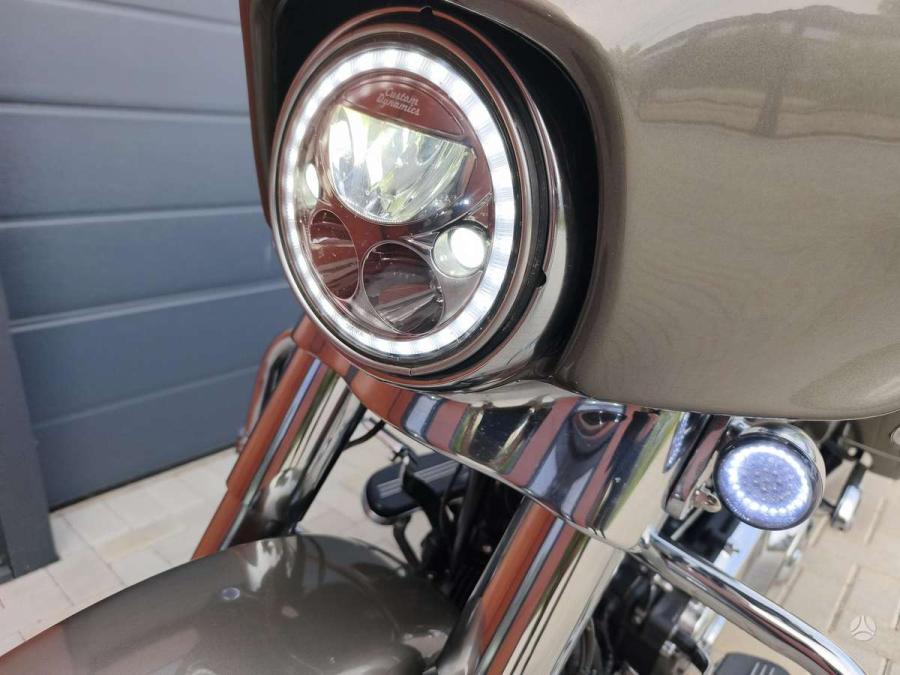 Harley-Davidson Street Glide FLHX 2017 in Siauliai, with an engine capacity of 1.69 L and mileage of 19 thousand km for 14000 €, photo 11 on AUTOMOTO.COM.LV
