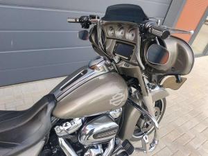 Harley-Davidson Street Glide FLHX 2017 in Siauliai, with an engine capacity of 1.69 L and mileage of 19 thousand km for 14000 €, photo 15 on AUTOMOTO.COM.LV