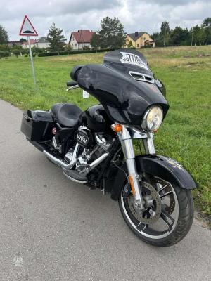 Harley-Davidson Street Glide FLHX 2017 Šauļi, ar dzinēja tilpumu 1.75 L un nobraukumu 16 tūkst. km par 7999 €, foto  vietnē AUTOMOTO.COM.LV