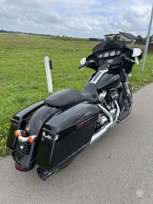 Harley-Davidson Street Glide FLHX 2017 in Siauliai, with an engine capacity of 1.75 L and mileage of 16 thousand km for 7999 €, photo 4 on AUTOMOTO.COM.LV