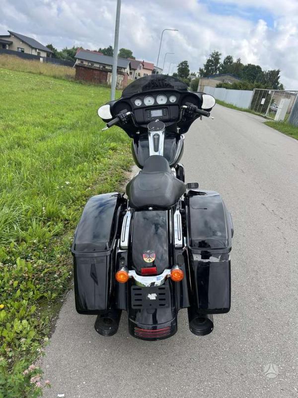 Harley-Davidson Street Glide FLHX 2017 in Siauliai, with an engine capacity of 1.75 L and mileage of 16 thousand km for 7999 €, photo 4 on AUTOMOTO.COM.LV