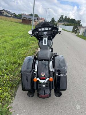 Harley-Davidson Street Glide FLHX 2017 in Siauliai, with an engine capacity of 1.75 L and mileage of 16 thousand km for 7999 €, photo 5 on AUTOMOTO.COM.LV