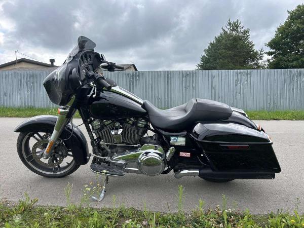 Harley-Davidson Street Glide FLHX 2017 in Siauliai, with an engine capacity of 1.75 L and mileage of 16 thousand km for 7999 €, photo 6 on AUTOMOTO.COM.LV