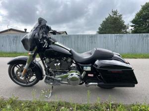 Harley-Davidson Street Glide FLHX 2017 in Siauliai, with an engine capacity of 1.75 L and mileage of 16 thousand km for 7999 €, photo 7 on AUTOMOTO.COM.LV